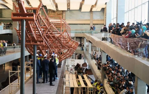 Reconstruyen en Gran Museo Egipcio barco milenario del faraón Keops