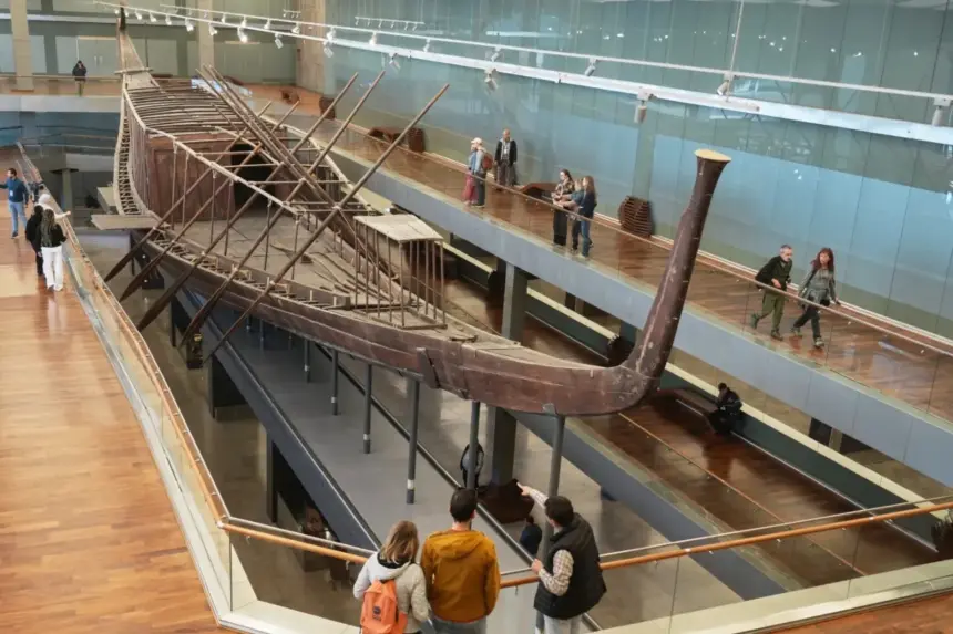 Reconstrucción de barco faraónico del Rey Keops inicia en el Gran Museo ...