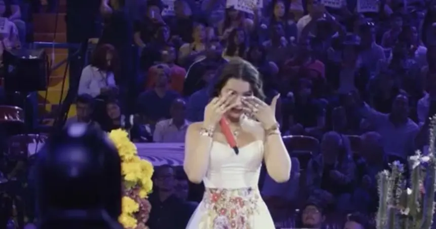 Ángela Aguilar es abucheada durante su presentación en los Kids Choice ...