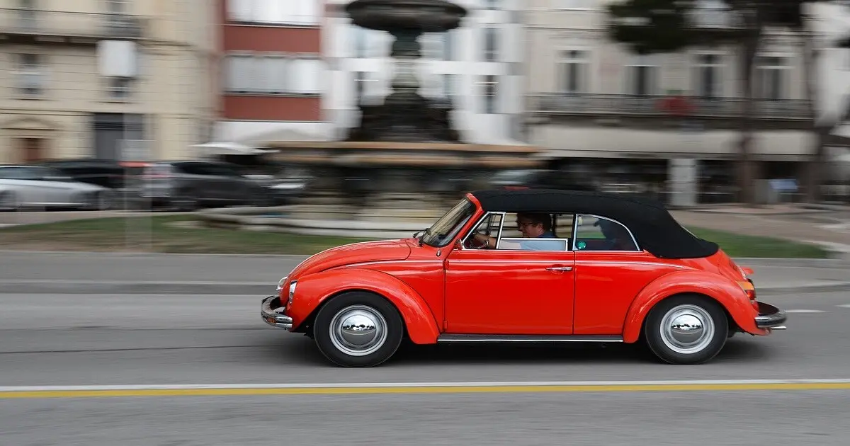 Este miércoles 7 de enero de 2026, autos con engomado rojo y ...