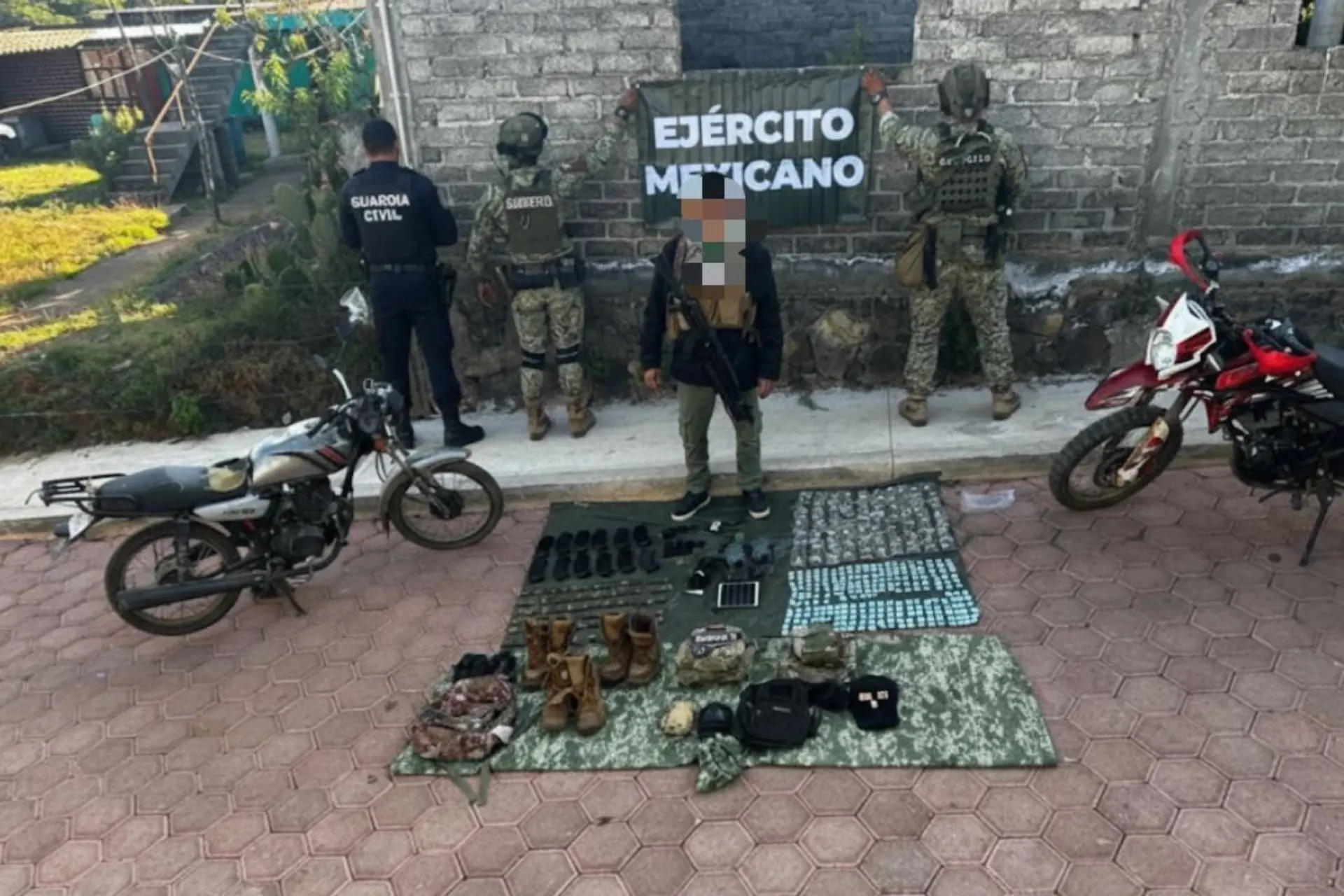 Detienen en Zirahuén a presunto líder delictivo con armas, droga y granada