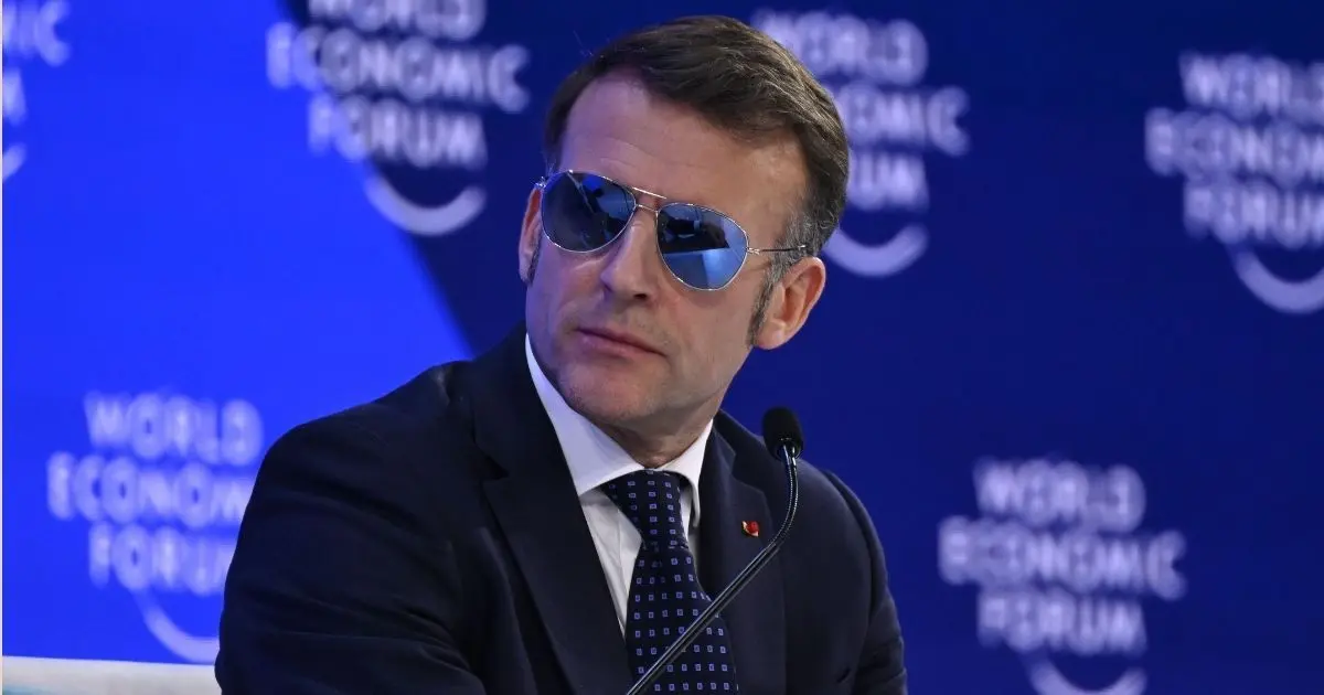 Emmanuel Macron utiliza lentes oscuros en Davos por problemas oculares